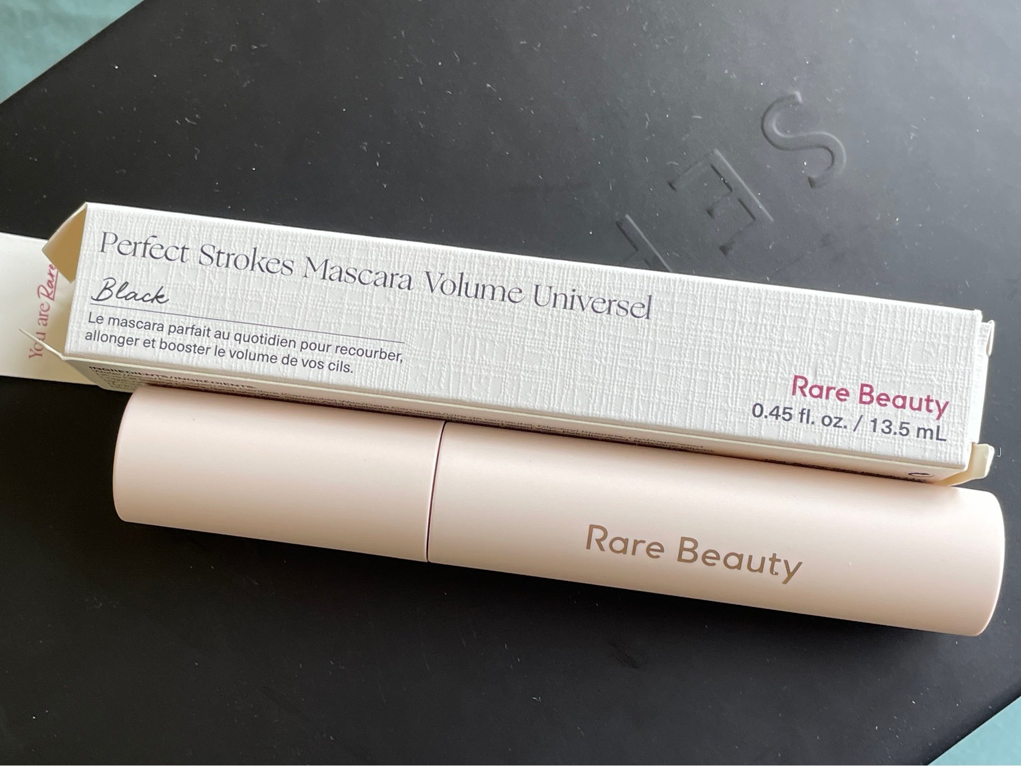 Se produkter som liknar Rare beauty mascara på Tradera (605440994)