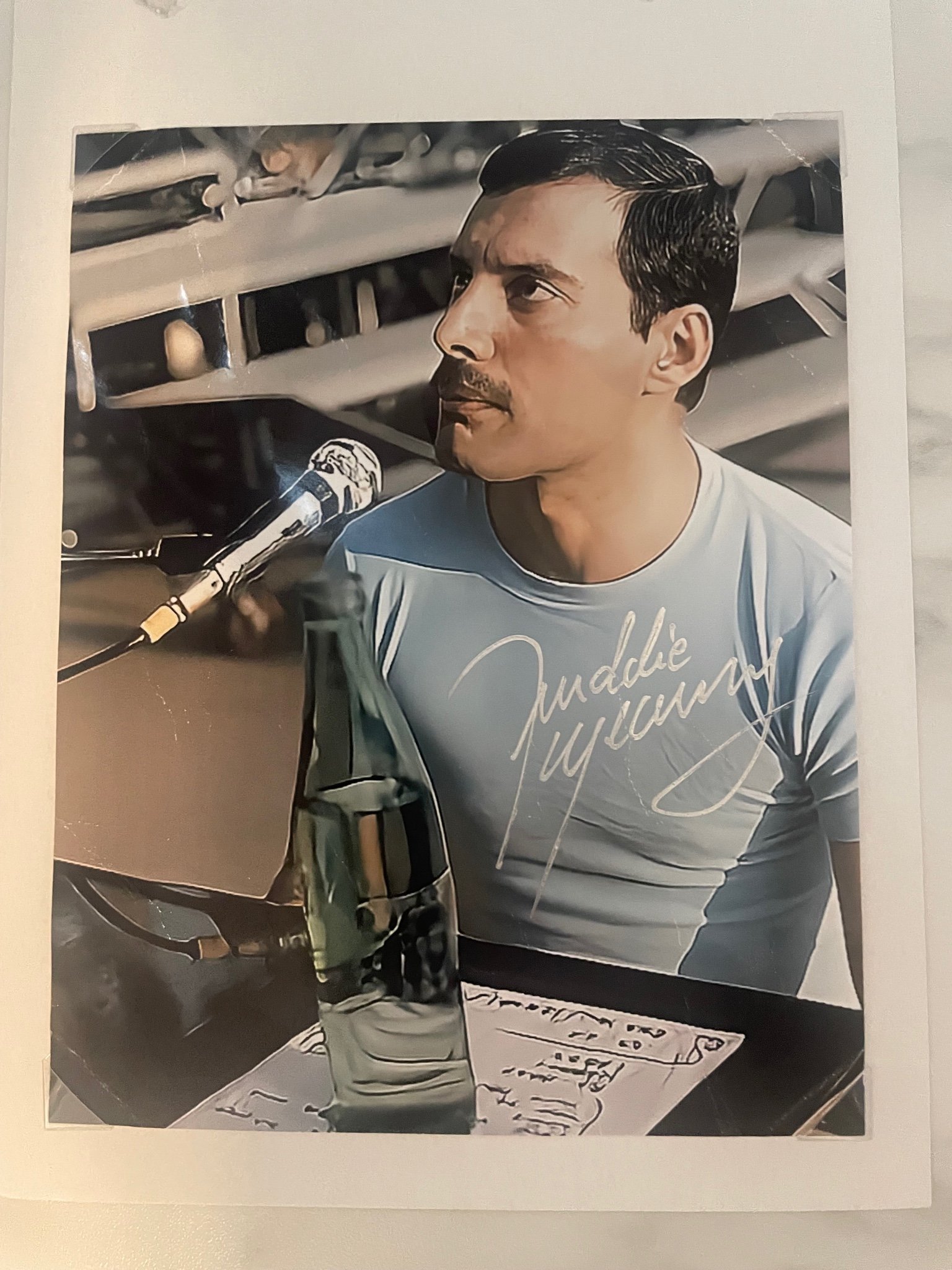 Se produkter som liknar Freddie Mercury, Queen signer.. på Tradera ...