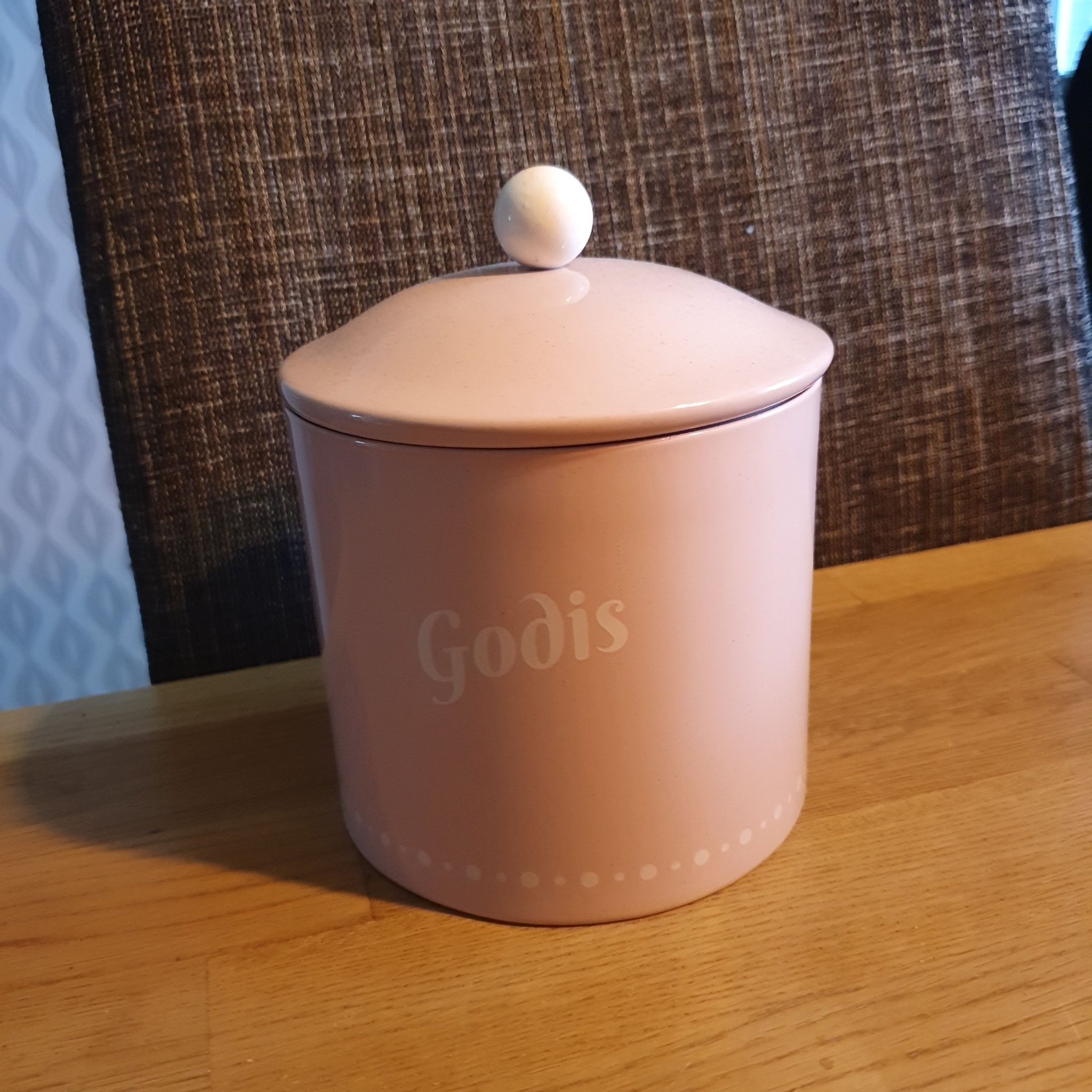 Se produkter som liknar Burk med lock - Godis på Tradera (695452241)