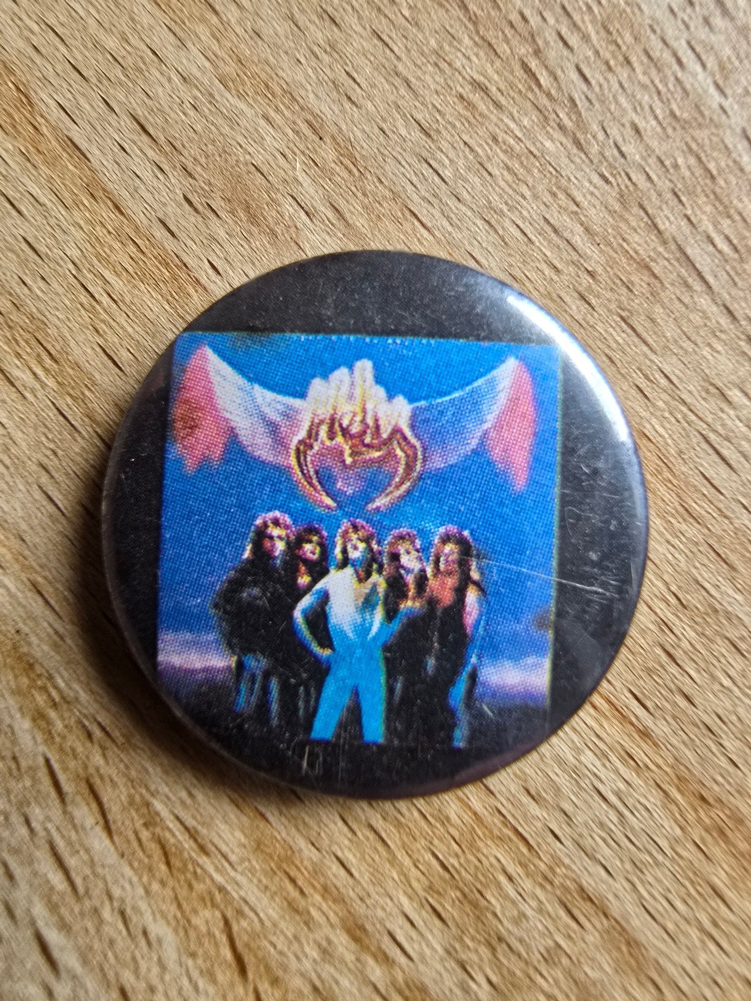 Helix - Pin 80-talet Vintage | Köp på Tradera (688191980)