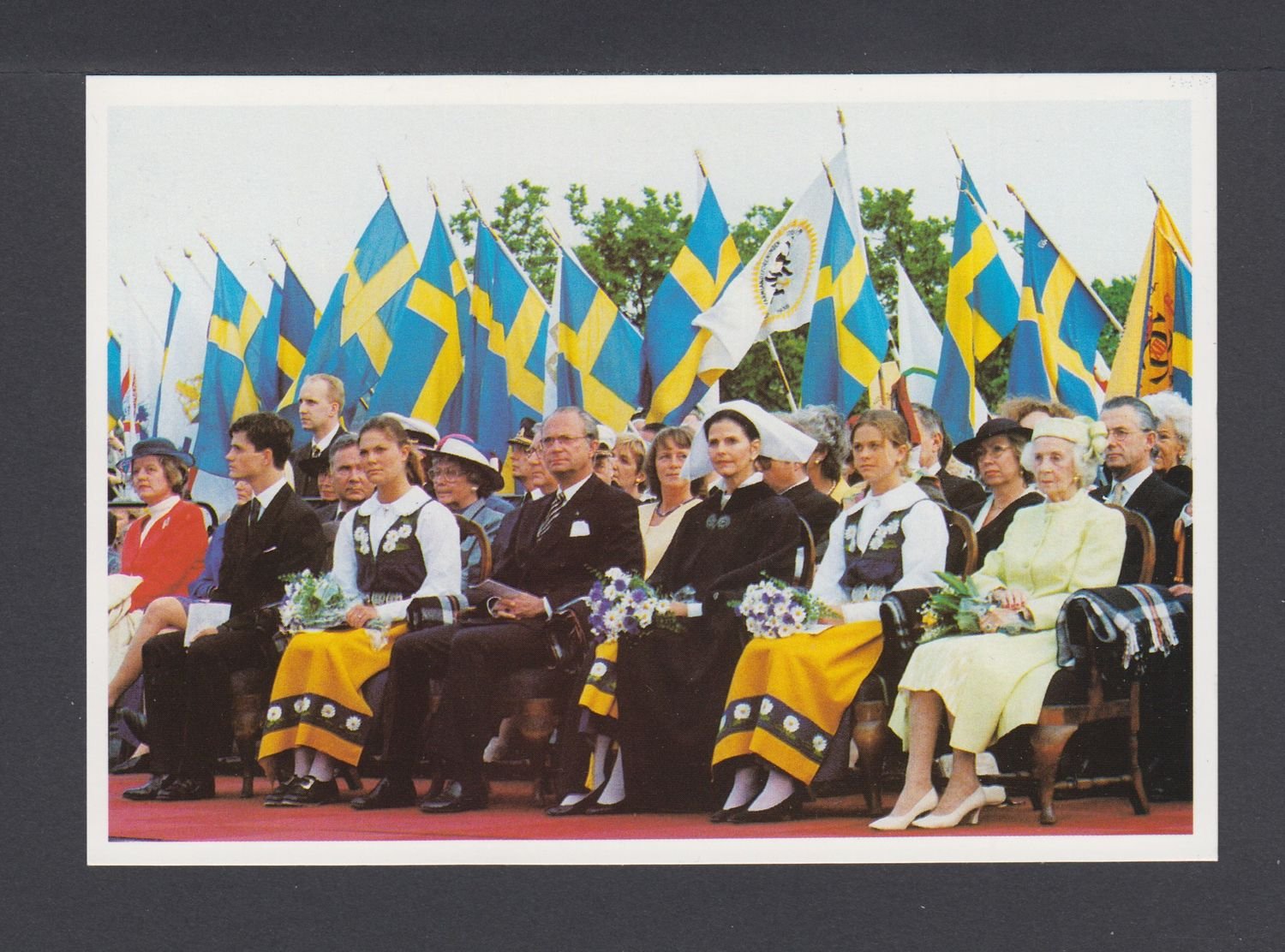 Kung Carl XVI Gustaf och Drottning Silvia med f.. | Köp på Tradera ...