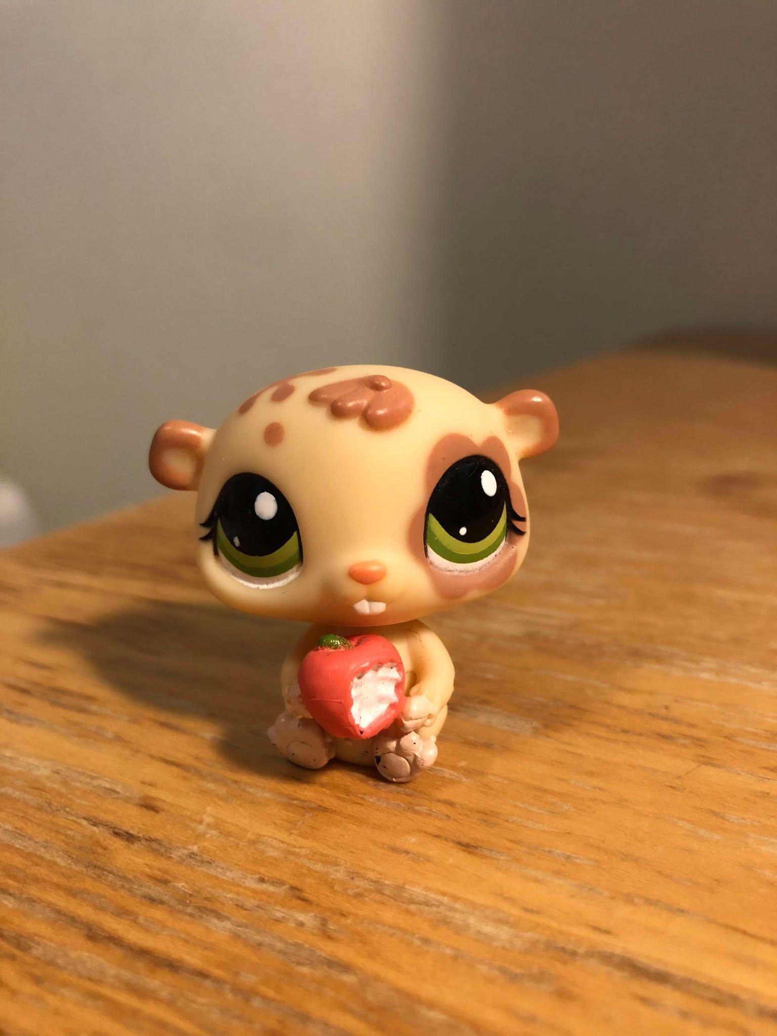 Se produkter som liknar Littlest Pet Shop LPS hamster på Tradera ...