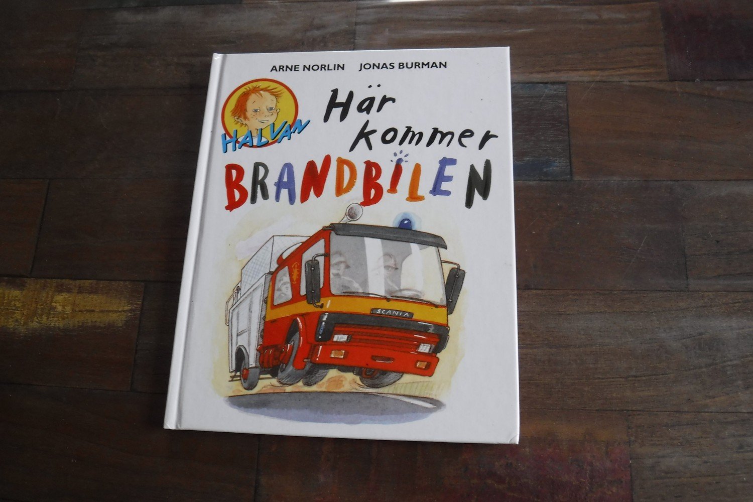 Se produkter som liknar " Halvan" Här kommer brandbil.. på Tradera ...