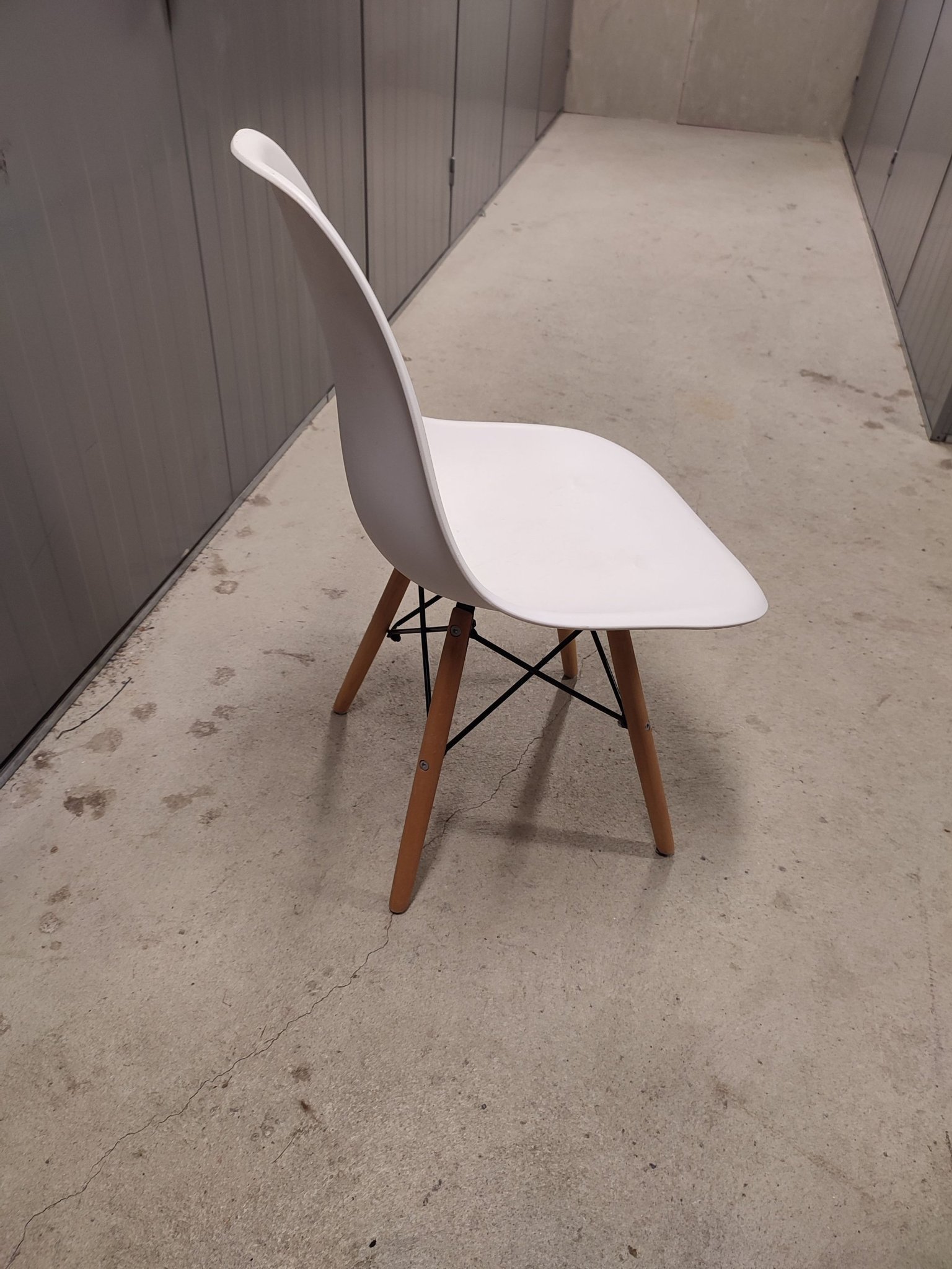 Eames stol replika | Köp på Tradera (685332087)