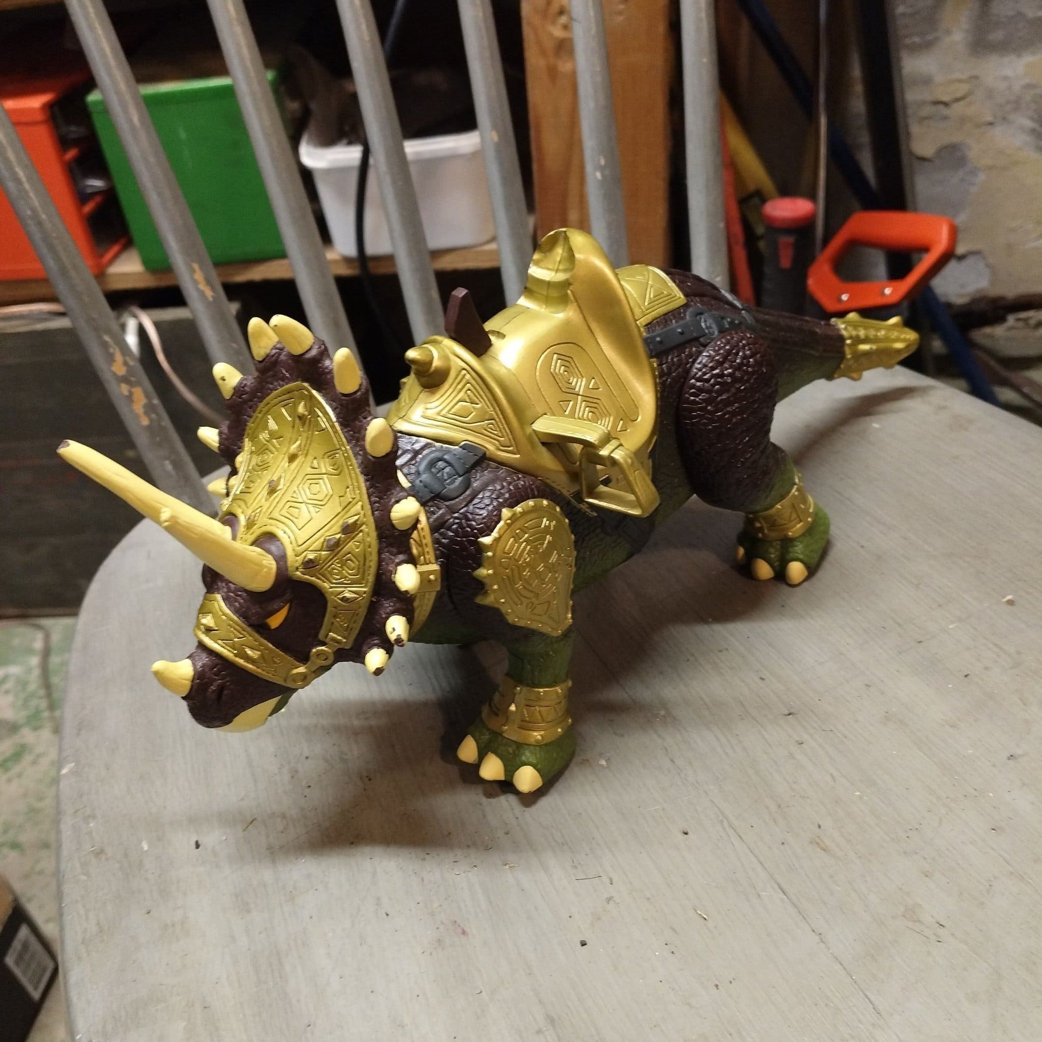 Se produkter som liknar Vintage leksaks Triceratops på Tradera (710303267)