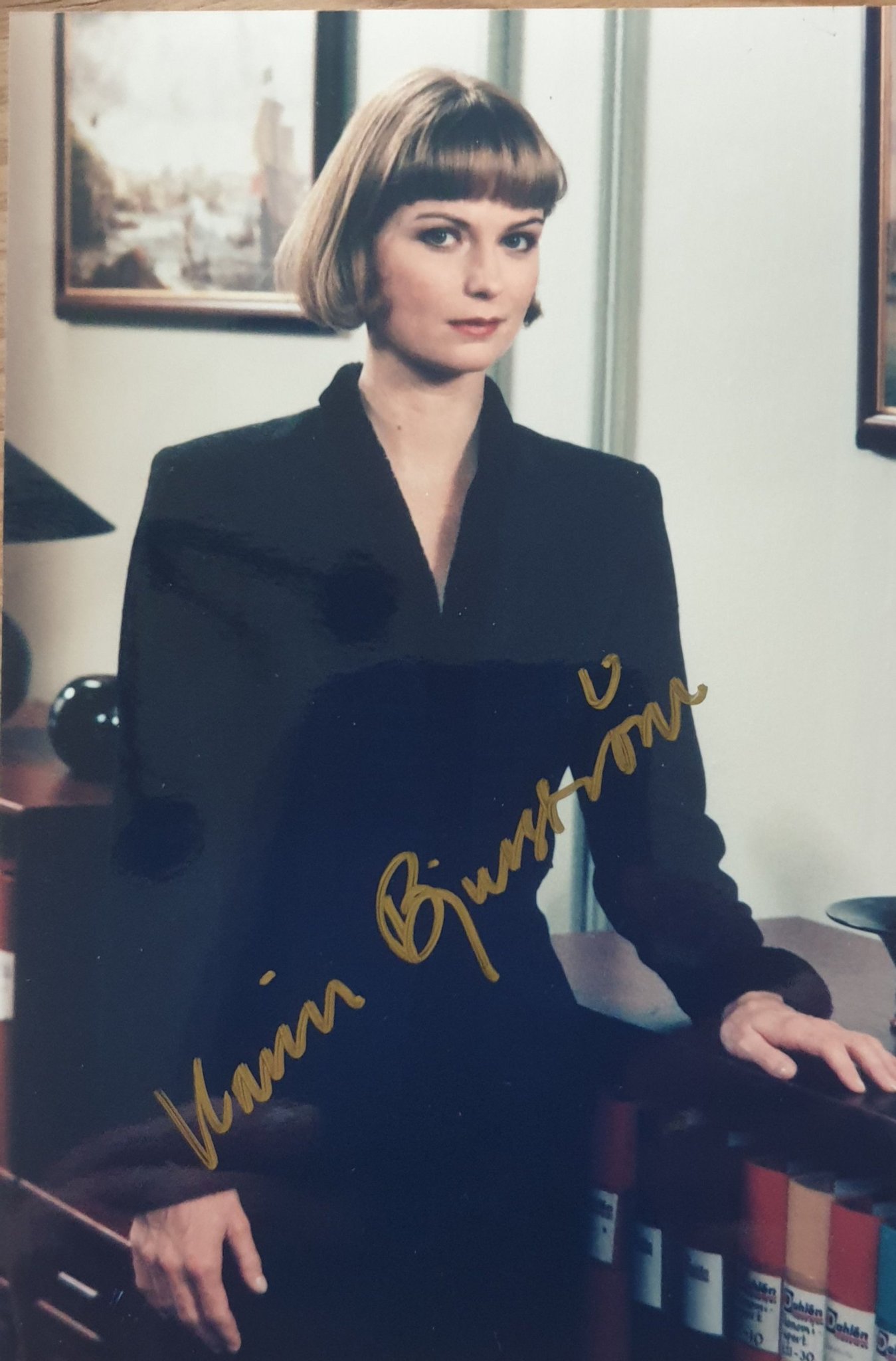 Autograf Rederiet SVT - Karin Bjurström (Jeanet.. | Köp på Tradera (605558148)