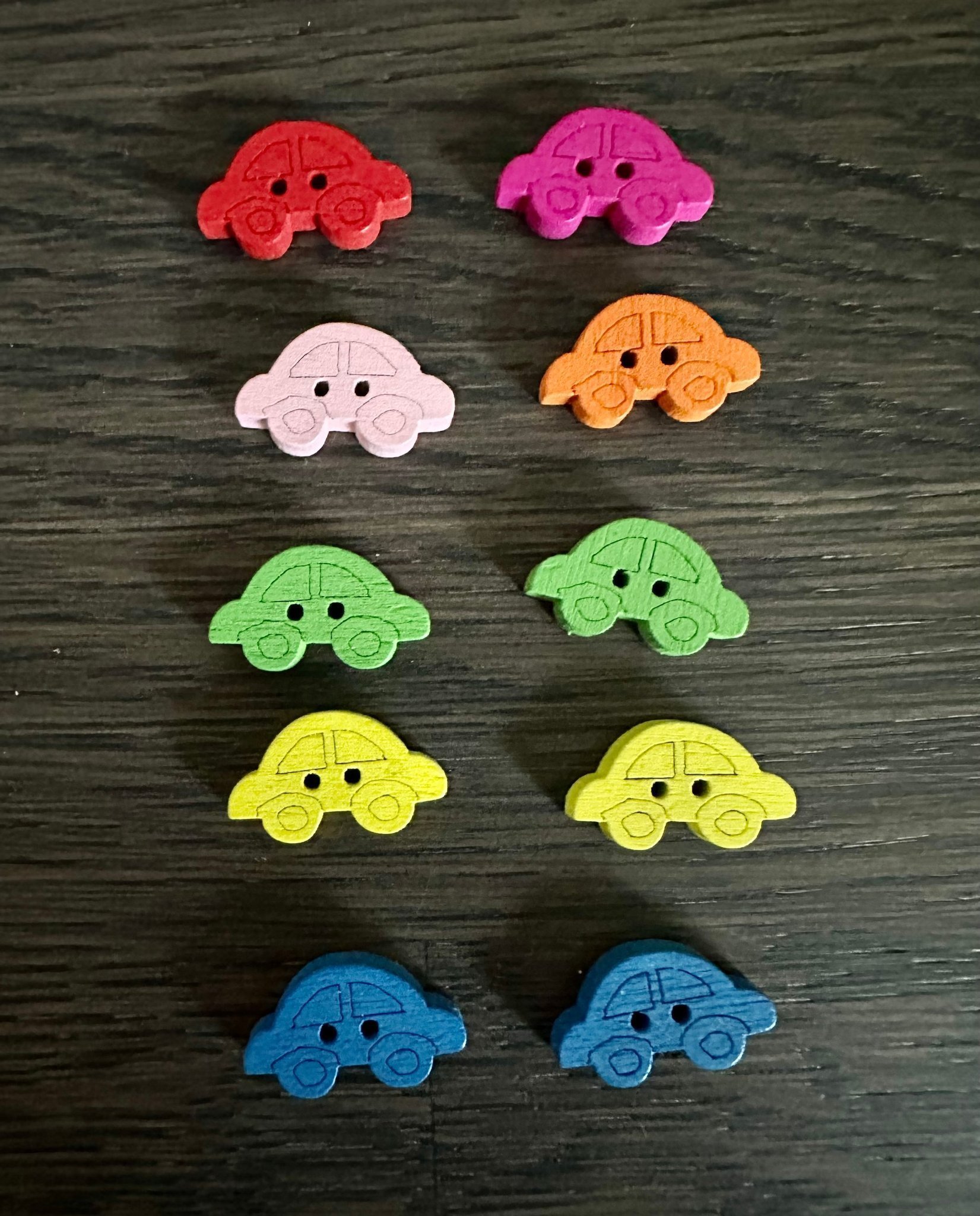 10 st små bilformade knappar i trä, fina färger.. | Köp på Tradera ...