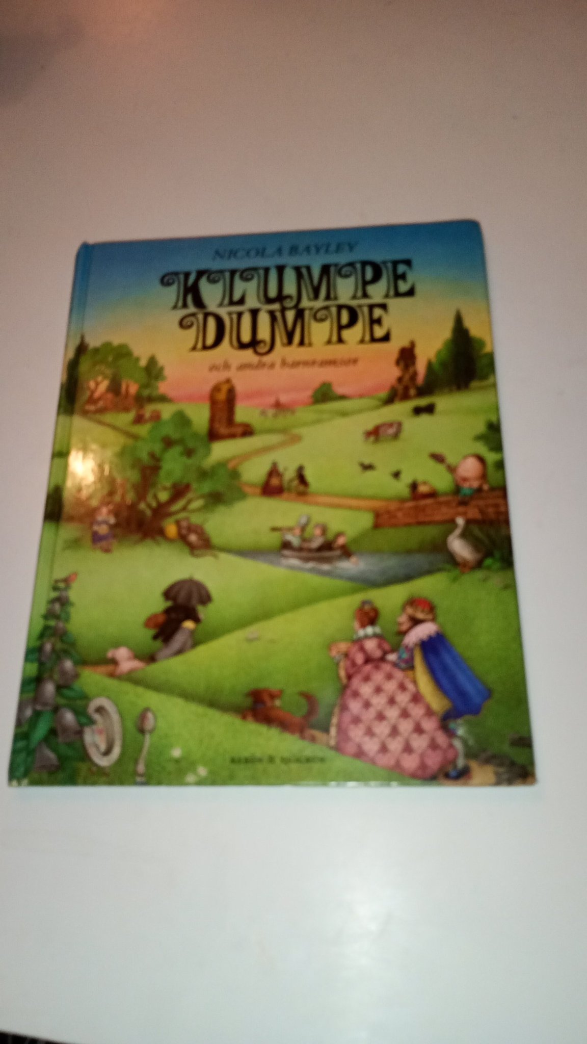 Klumpe Dumpe och andra barnramsor - Nicola Bayley | Köp på Tradera ...