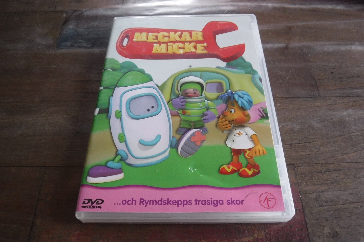 Se produkter som liknar DVD Meckar Micke och rymdskep.. på Tradera ...