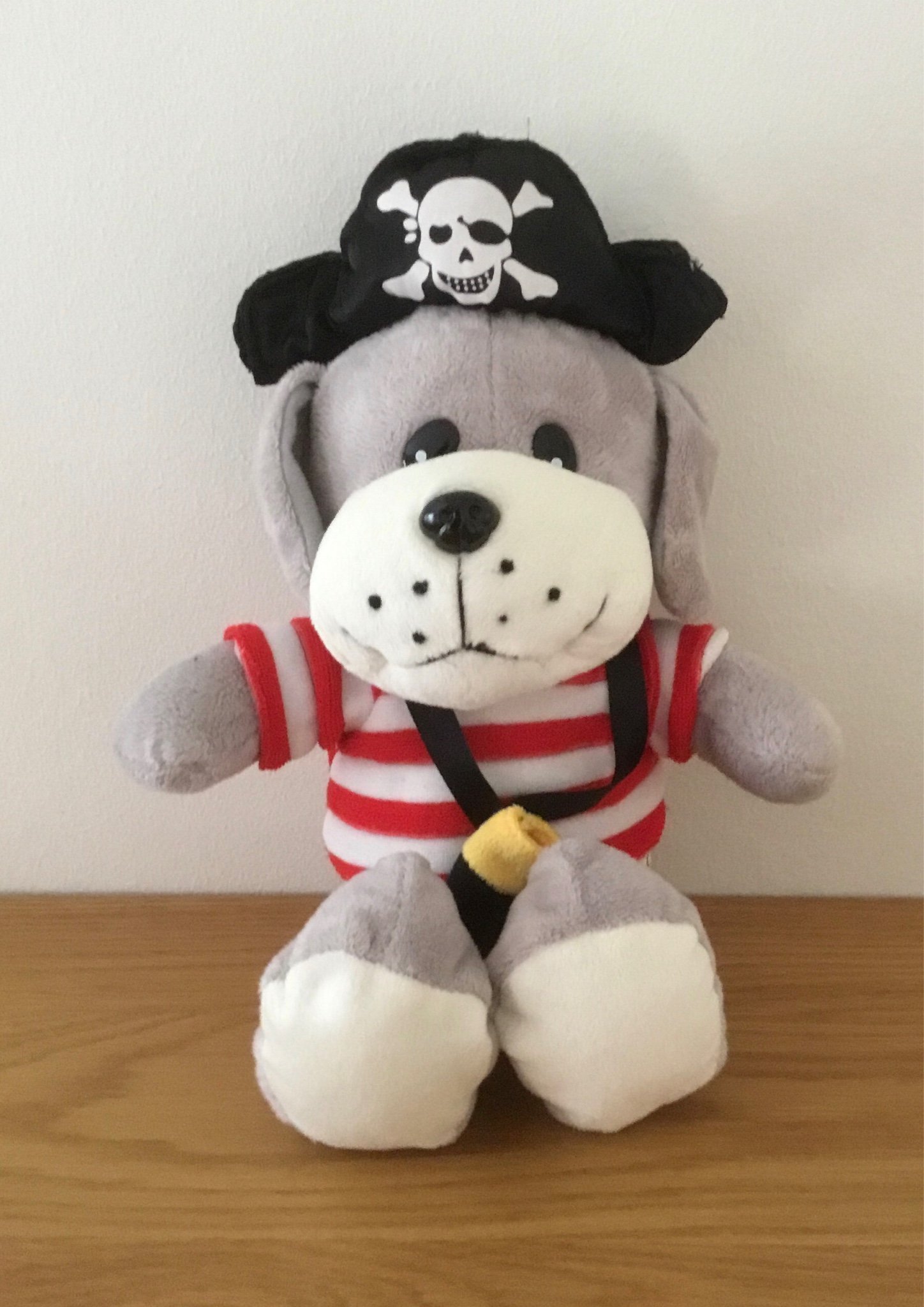Se produkter som liknar Gosedjur/mjukdjur hund pirat .. på Tradera ...