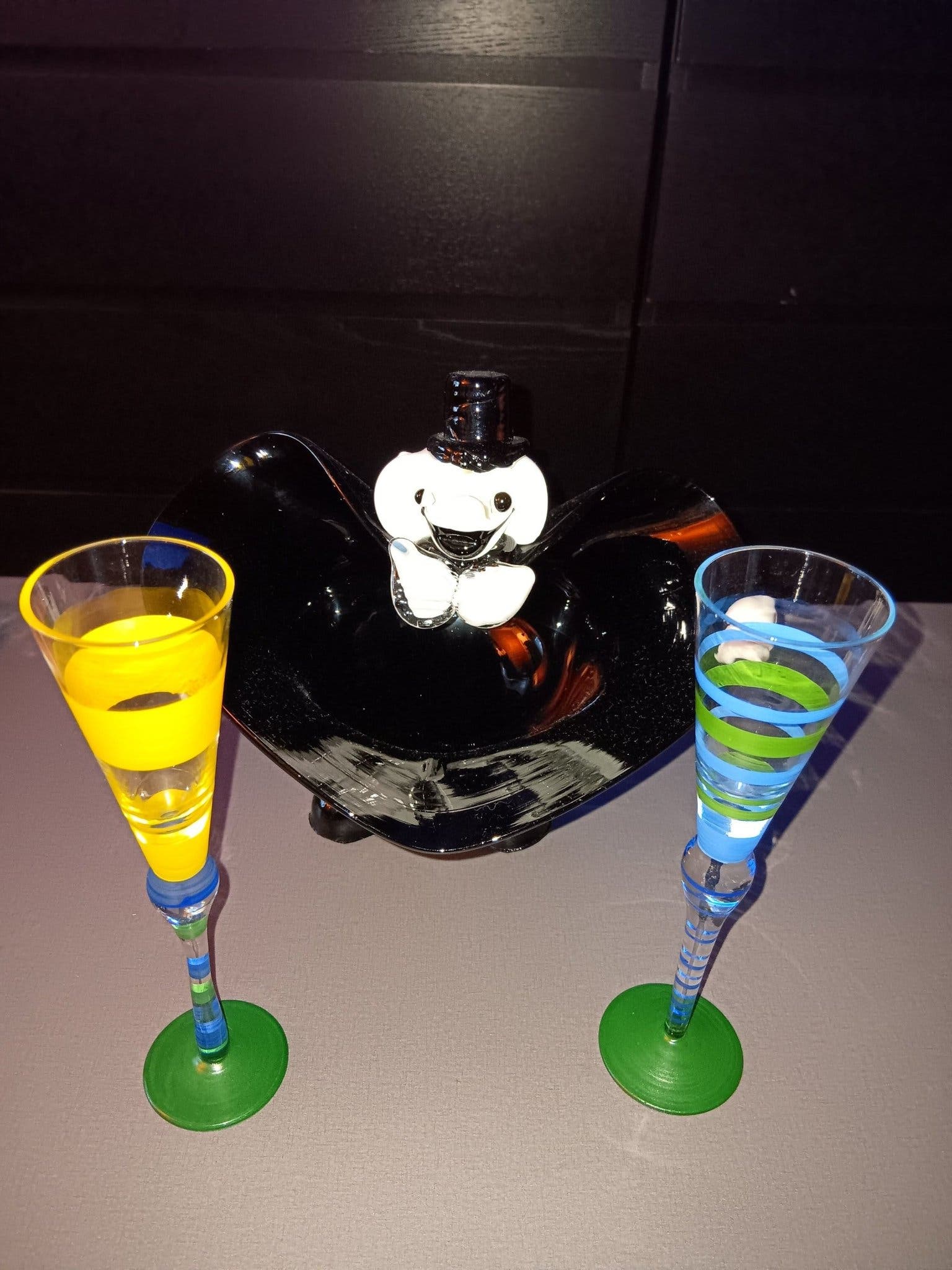 Se produkter som liknar Glaskonst-Clown med skål och .. på Tradera ...