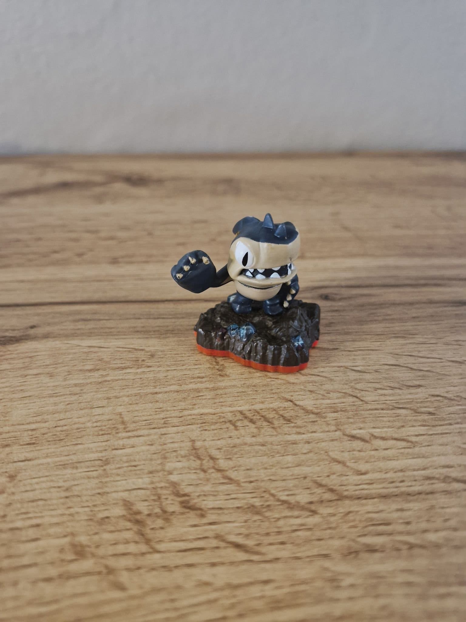 Skylanders Trap Team - Mini Terrabite | Köp på Tradera (700229697)