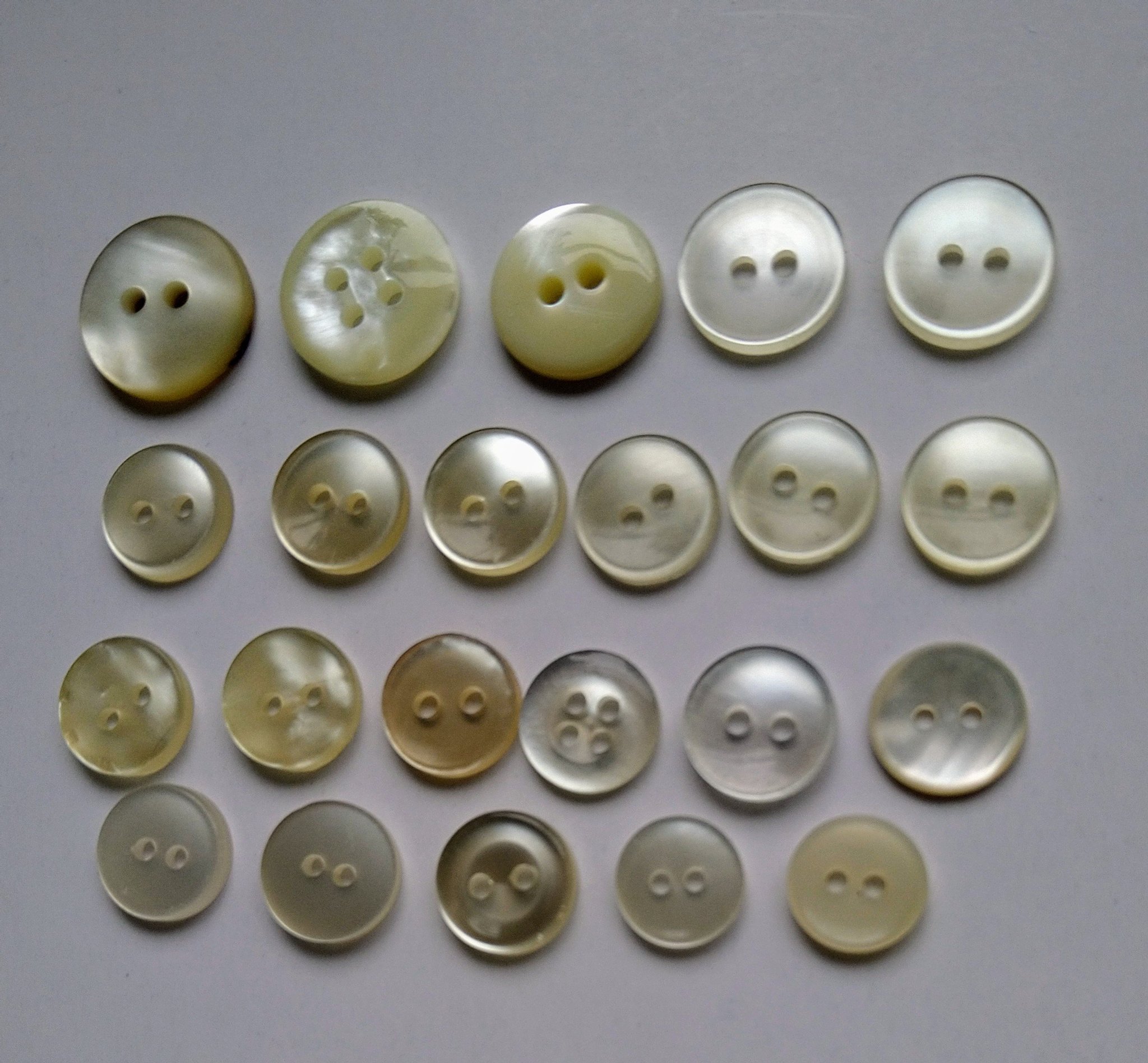 22 FINA KNAPPAR MED PÄRLEMORFINISH | Köp på Tradera (707546627)