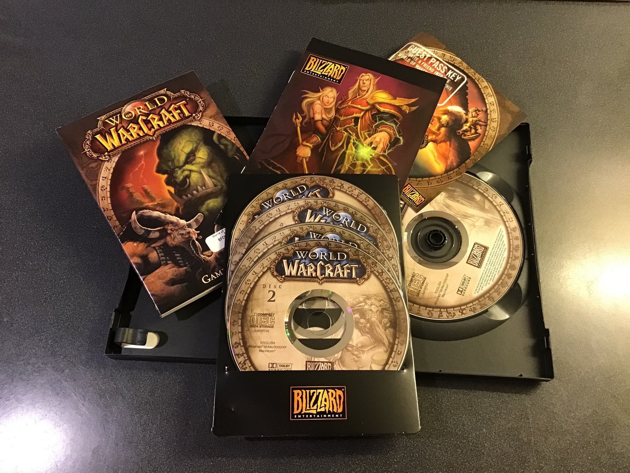 I never noticed that if you put the original WoW install discs together ...