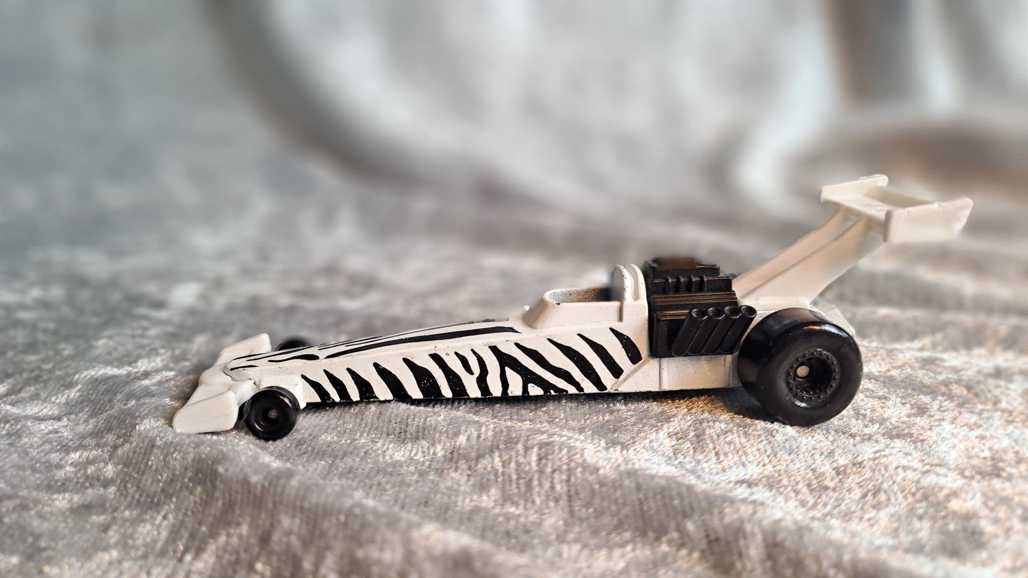 Se produkter som liknar Hot Wheels Dragster - Zebra på Tradera (704113976)