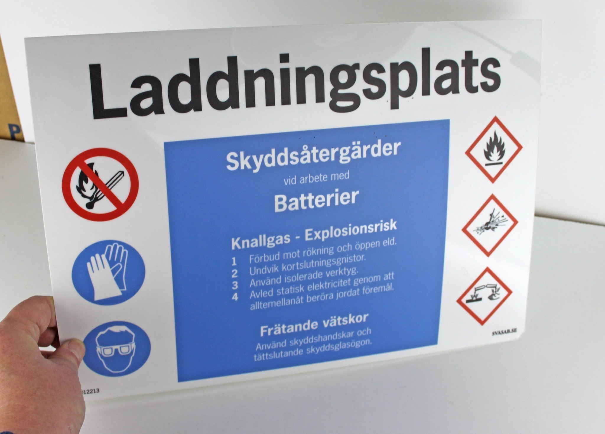 Se produkter som liknar Skylt Laddningsplats för ladd.. på Tradera ...