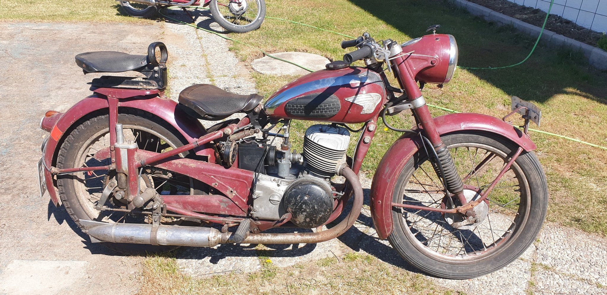 Se produkter som liknar ARDIE B 250 år 1951 på Tradera (634927406)