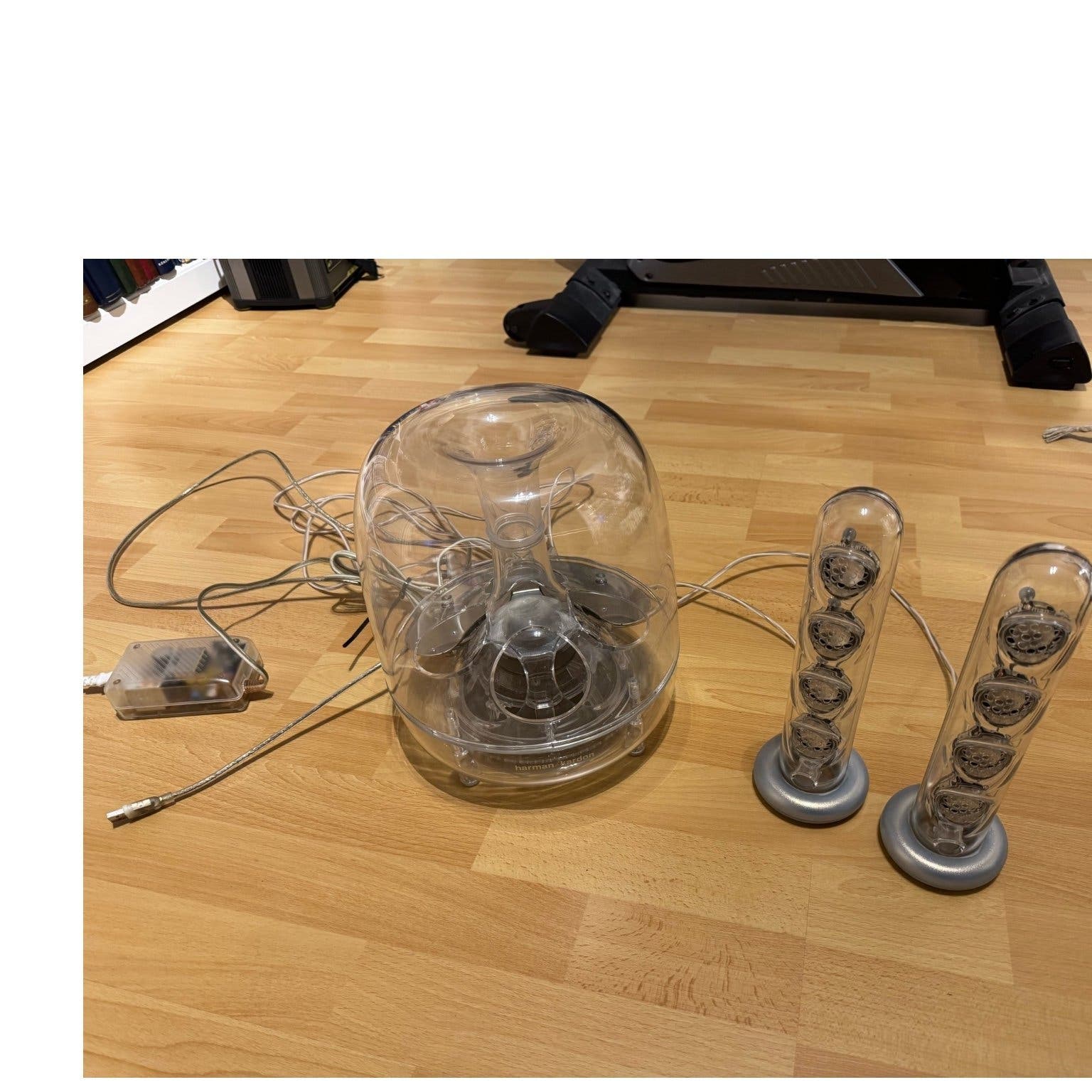 Apple Harman Kardon SoundSticks i utmärkt skick | Köp på Tradera ...