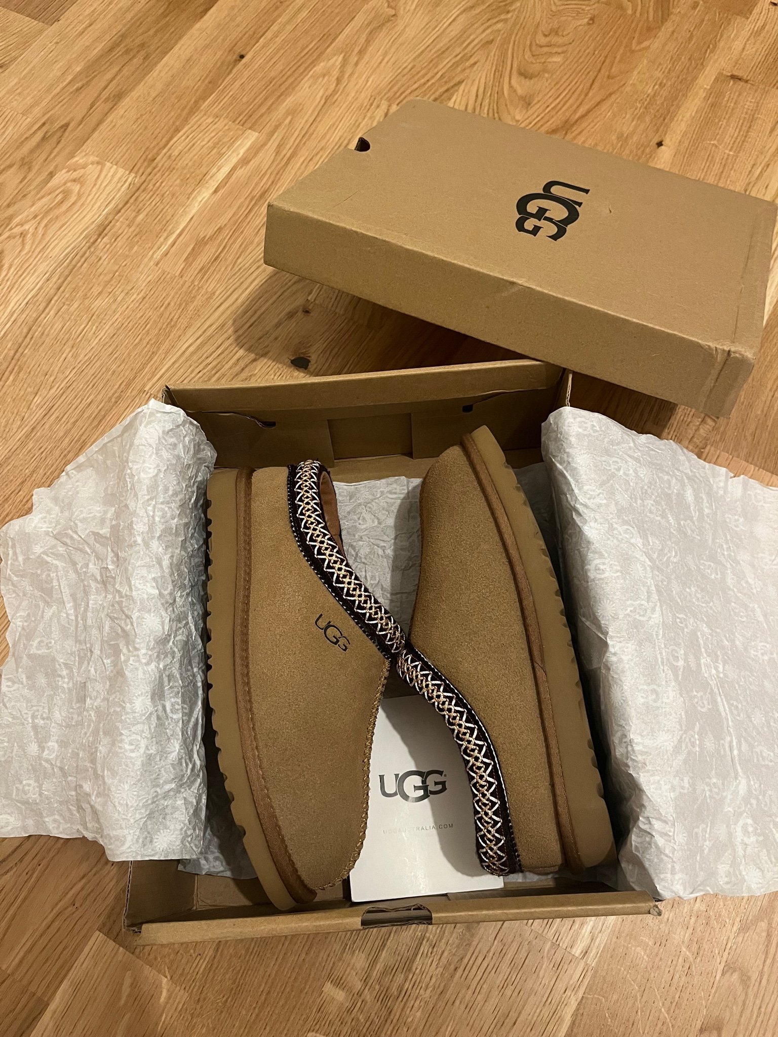 Se produkter som liknar Ugg Tasman Tofflor - Brun - E.. på Tradera ...