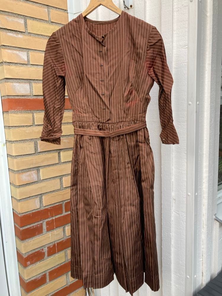 Se produkter som liknar Klänning vintage, 1950-tal, b.. på Tradera ...