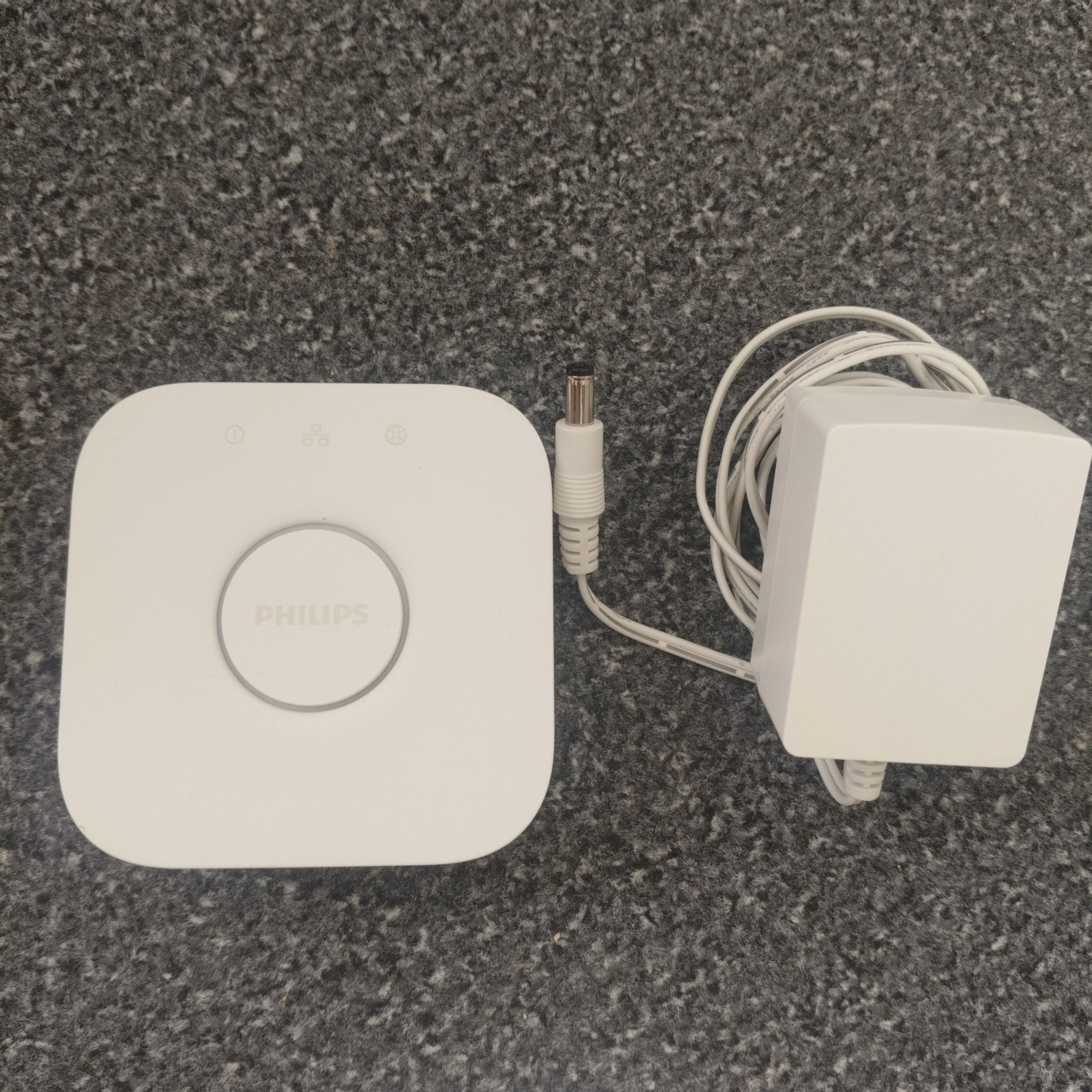 Philips Hue Bridge + äldre Hue gratis | Köp på Tradera (708386327)