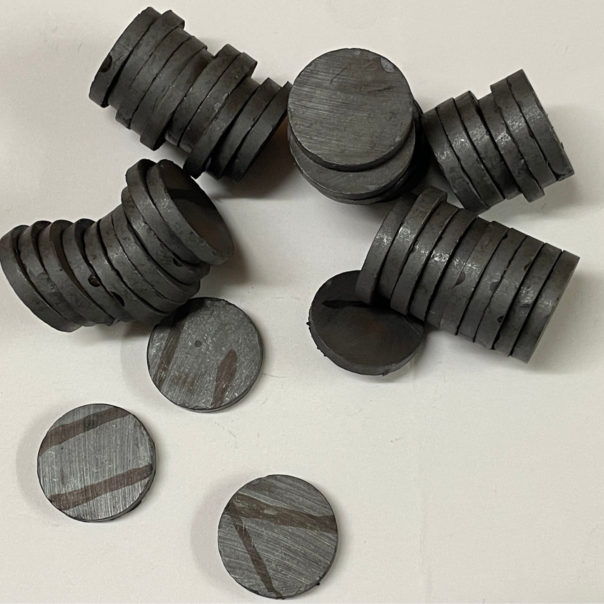 55 runda magneter | Köp på Tradera (708639704)