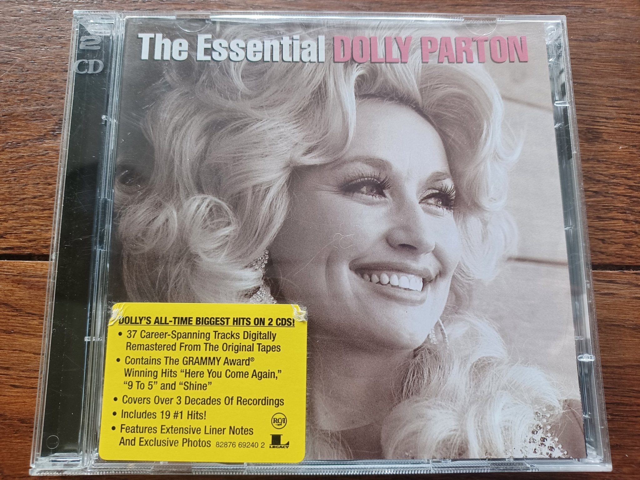 Se produkter som liknar The Essential Dolly Parton - .. på Tradera ...