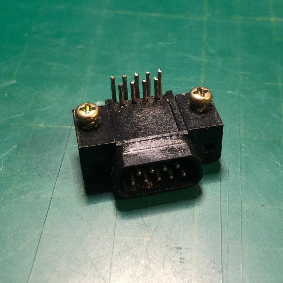 C64 Joystick port DB9 med skruv.. | Köp på Tradera (708540208)