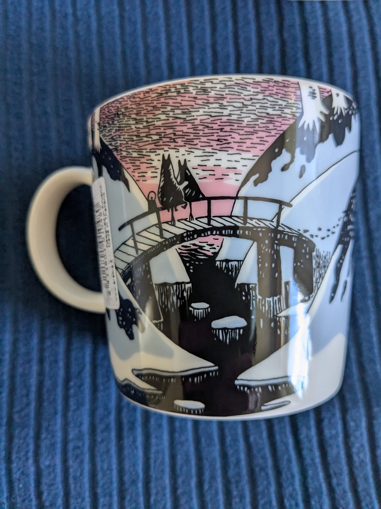 Se produkter som liknar Arabia Mumin Mugg Mumindagen .. på Tradera ...