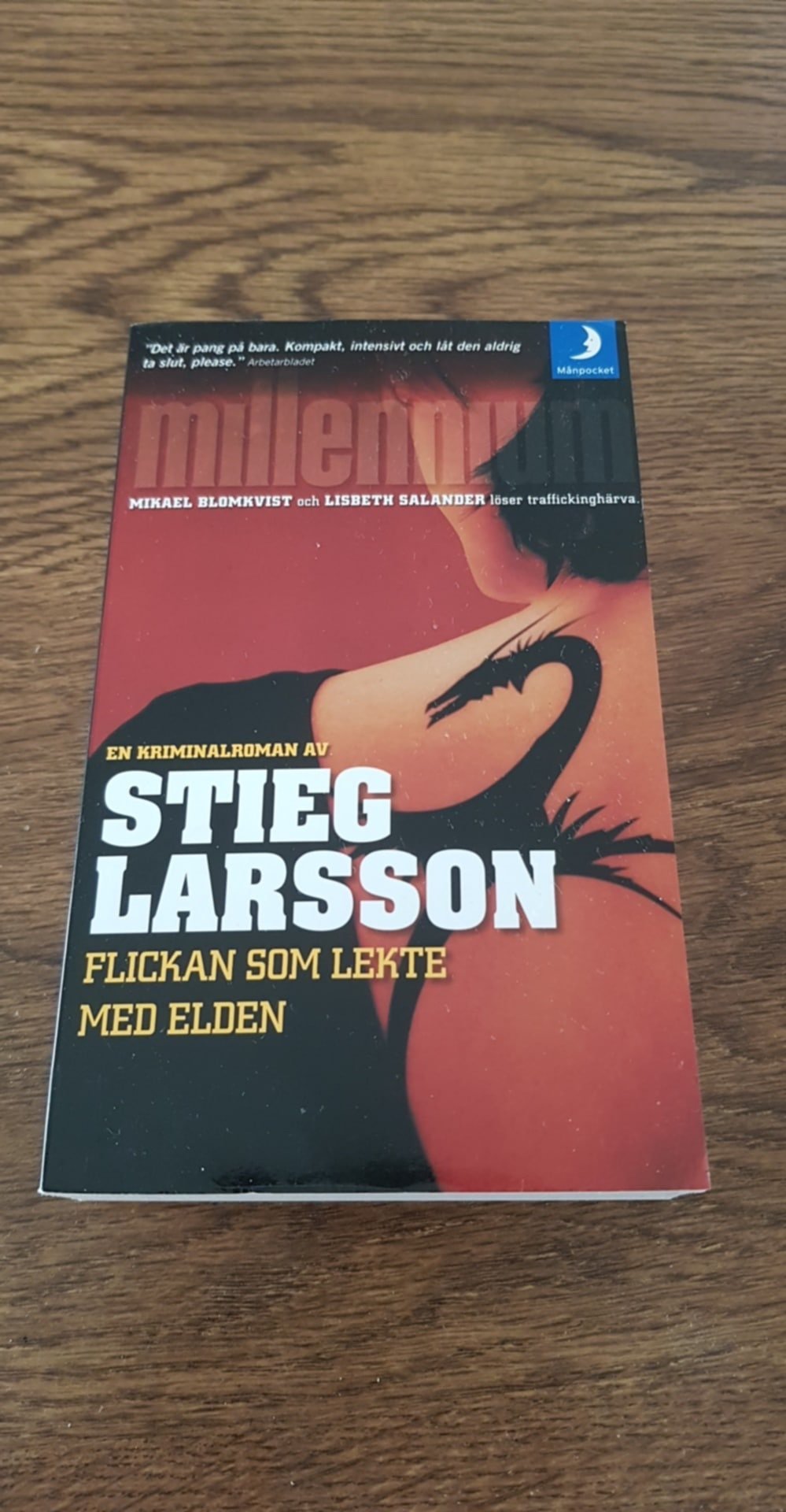Flickan som lekte med elden av Stieg Larsson | Köp på Tradera (695053751)