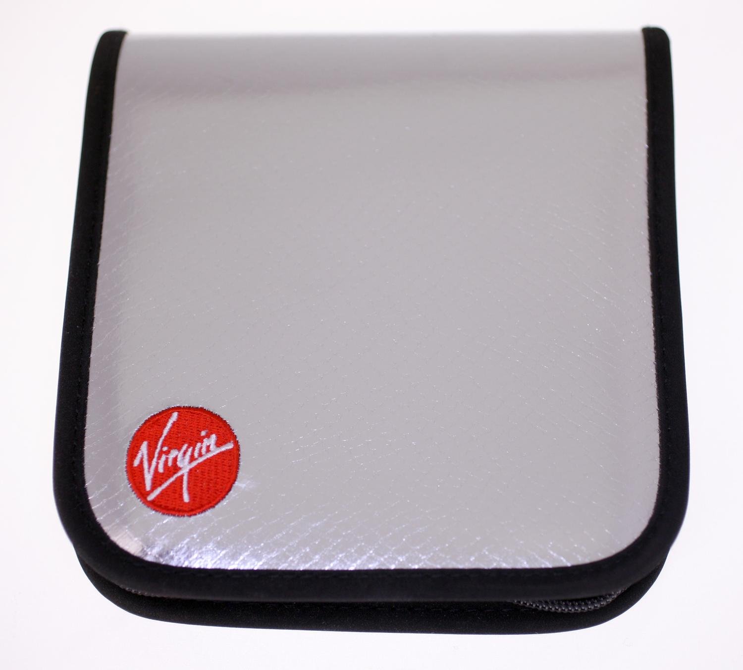 Virgin Records vintage cd holder with 2 cds inc.. | Köp på Tradera ...