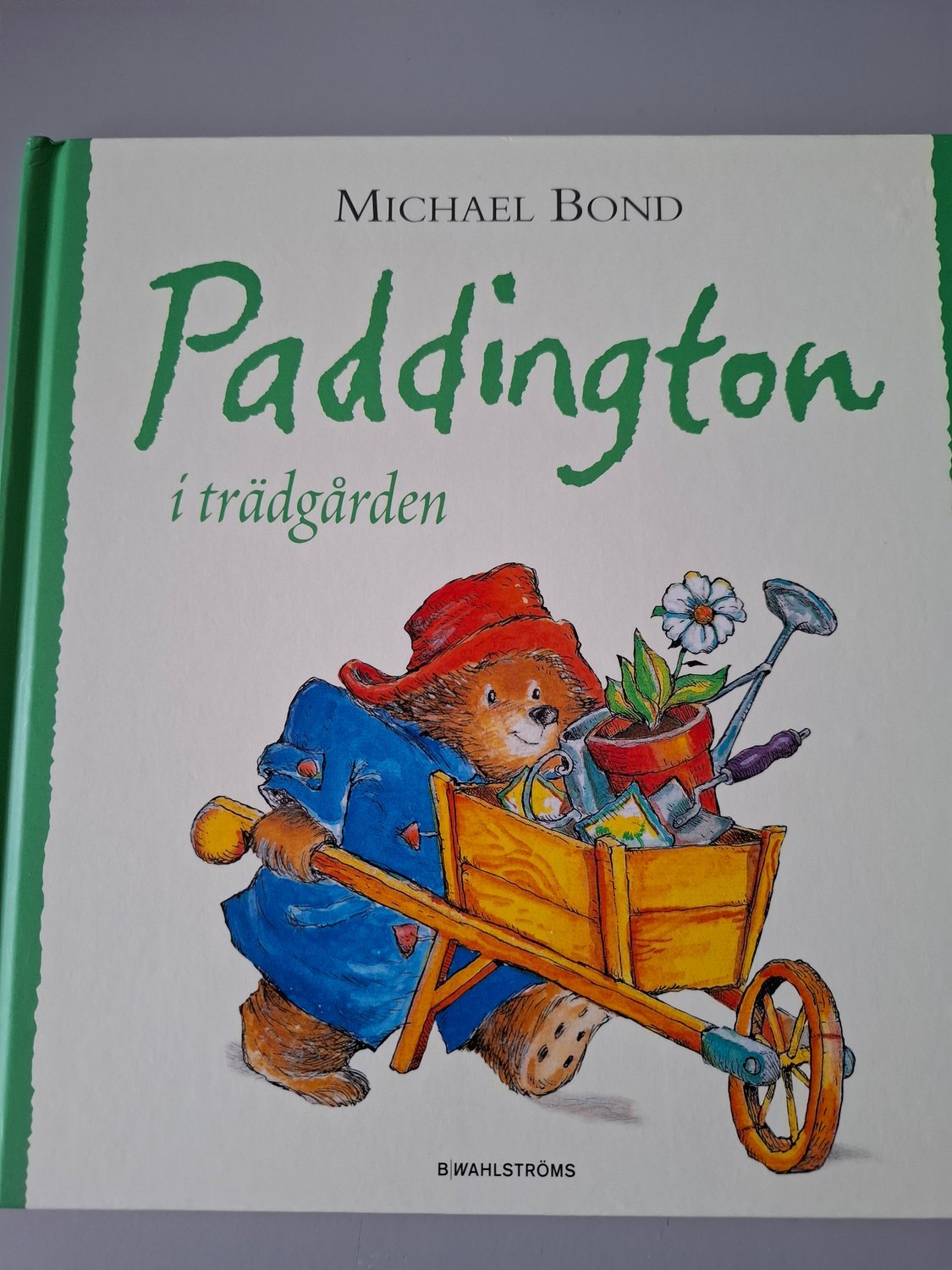 Paddington i trädgården | Köp på Tradera (682347302)