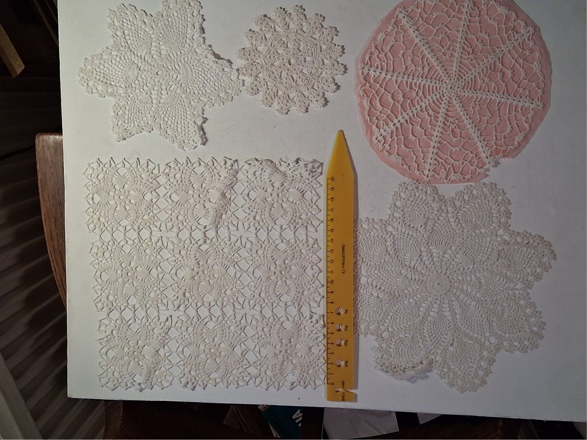 Se produkter som liknar Virkade dukar x5st. Vackra. F.. på Tradera ...