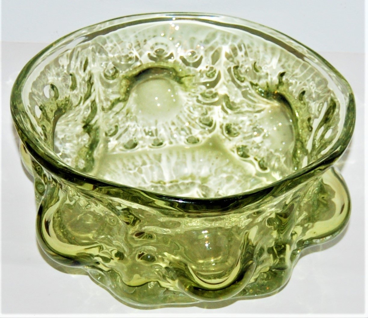 Se produkter som liknar Tung skål glas bubbor bulor b.. på Tradera ...