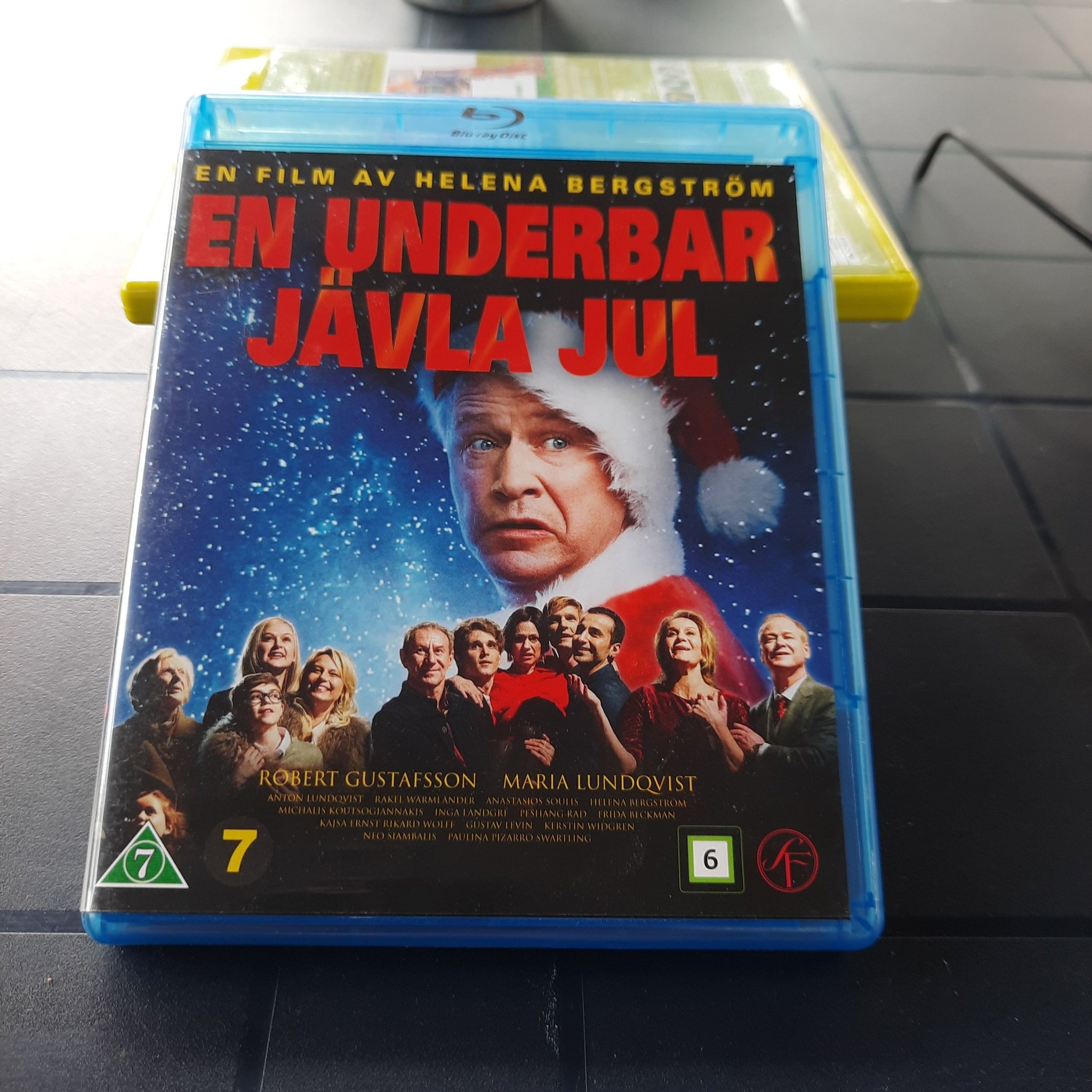 Se produkter som liknar En underbar jävla jul blu-ray på Tradera ...