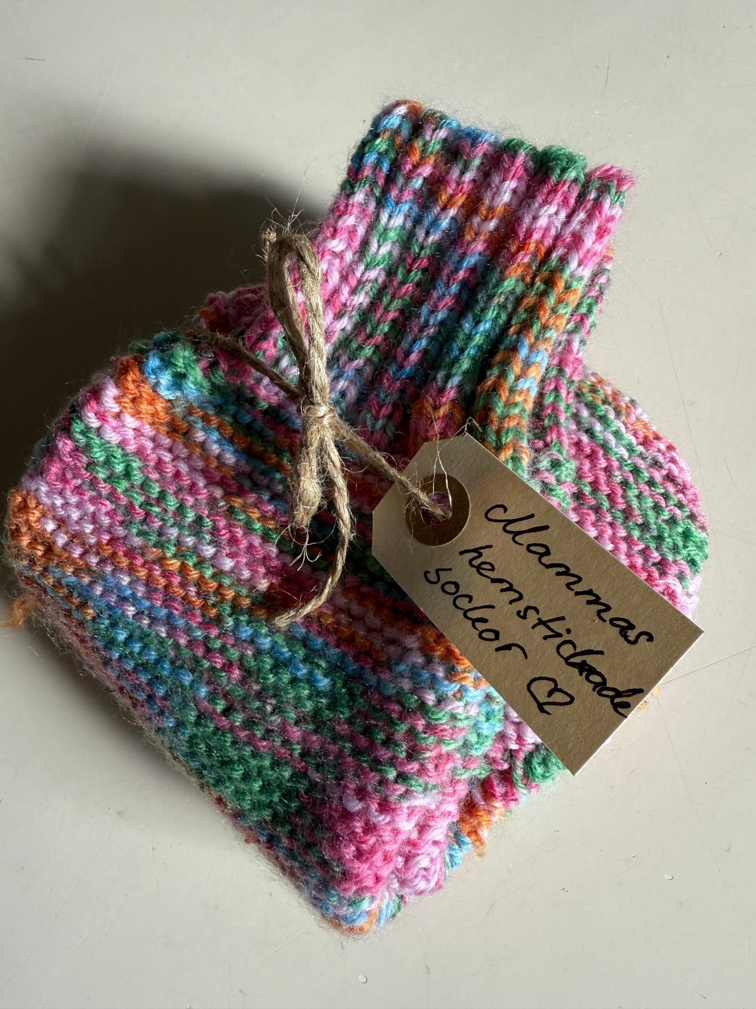 Mammas multifärgade handstickade sockor (Bra at.. | Köp på Tradera ...