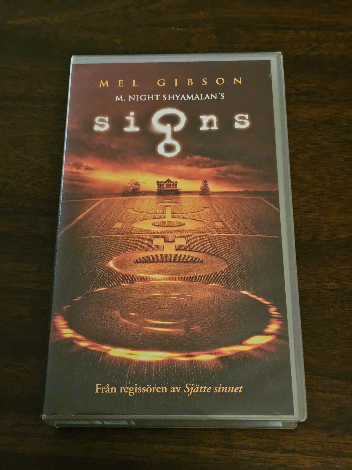 Signs - Mel Gibson (VHS) | Köp från SandsOfTime på Tradera (617040348)