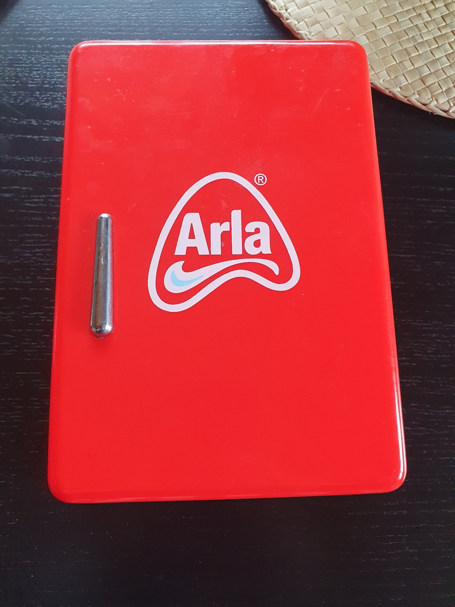 OSTLÅDA , ARLA MEJERI , RETRO , PLAST | Köp på Tradera (633873952)