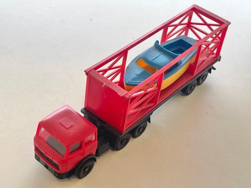 Leksak lastbil med leksaks båt | Köp från TigrisLoppis på Tradera ...