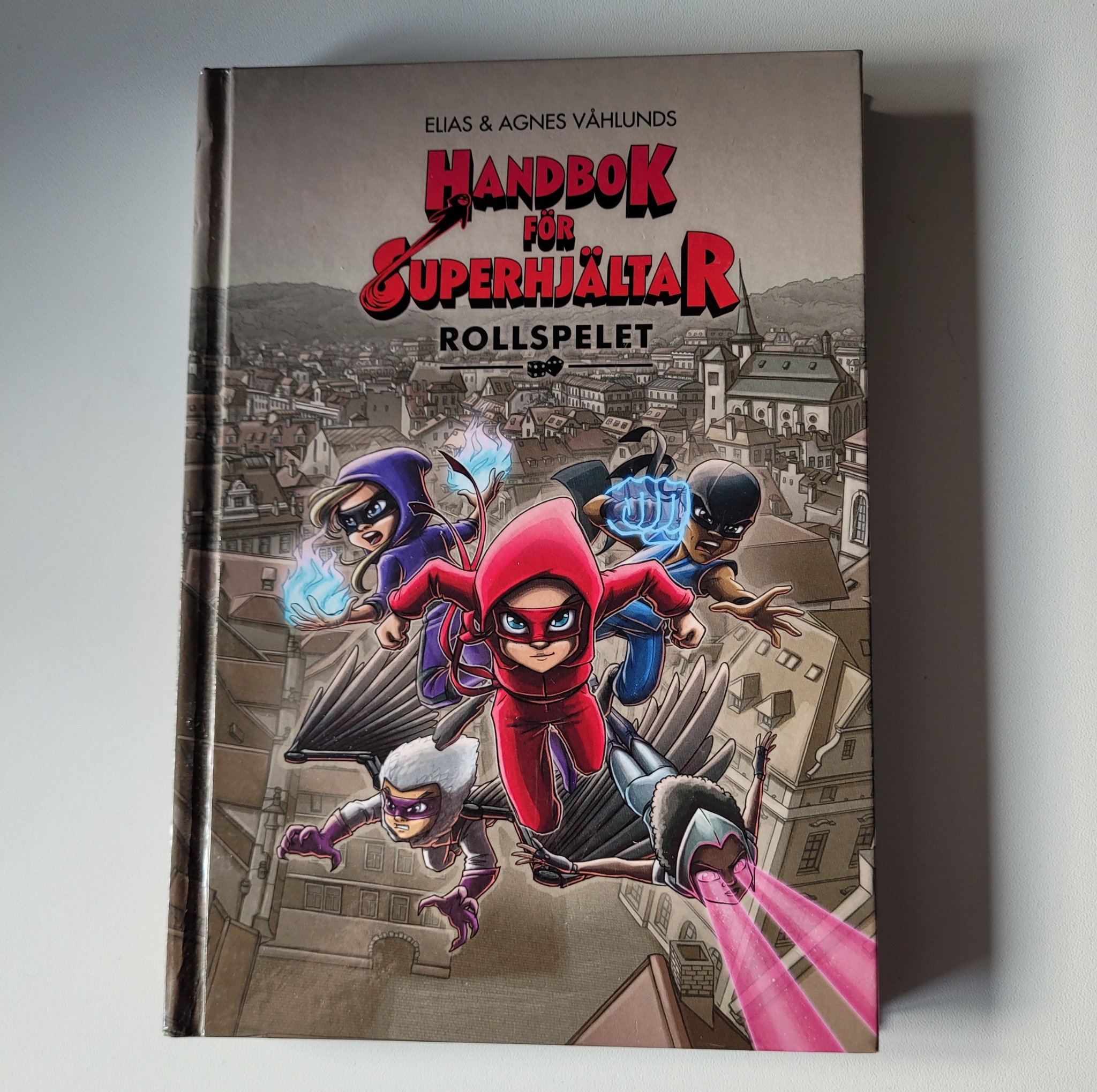 Se produkter som liknar Handbok för superhjältar - Ro.. på Tradera ...