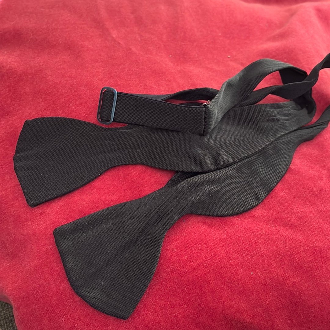 Svart fluga till smoking Knyta själv | Köp på Tradera (693591879)