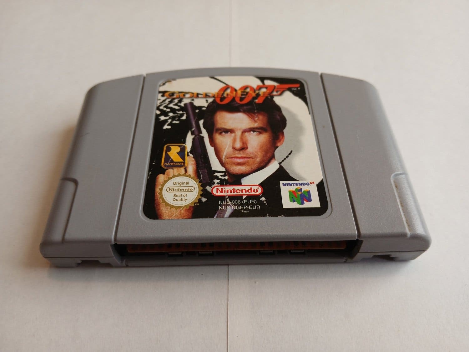 N64: James Bond 007 - Goldeneye (Enbart kassett!) | Köp på Tradera ...