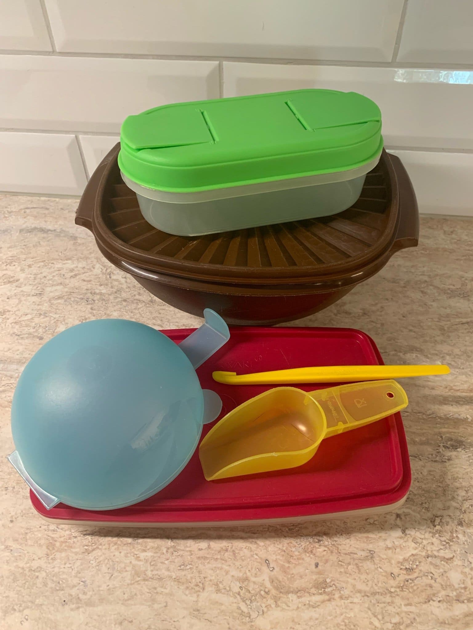 Se produkter som liknar Tupperware paket med olika bu.. på Tradera ...