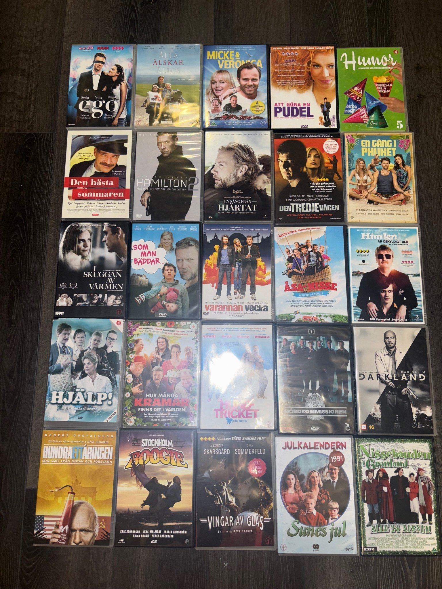 Se produkter som liknar Stor DVD-samling svenska film.. på Tradera ...