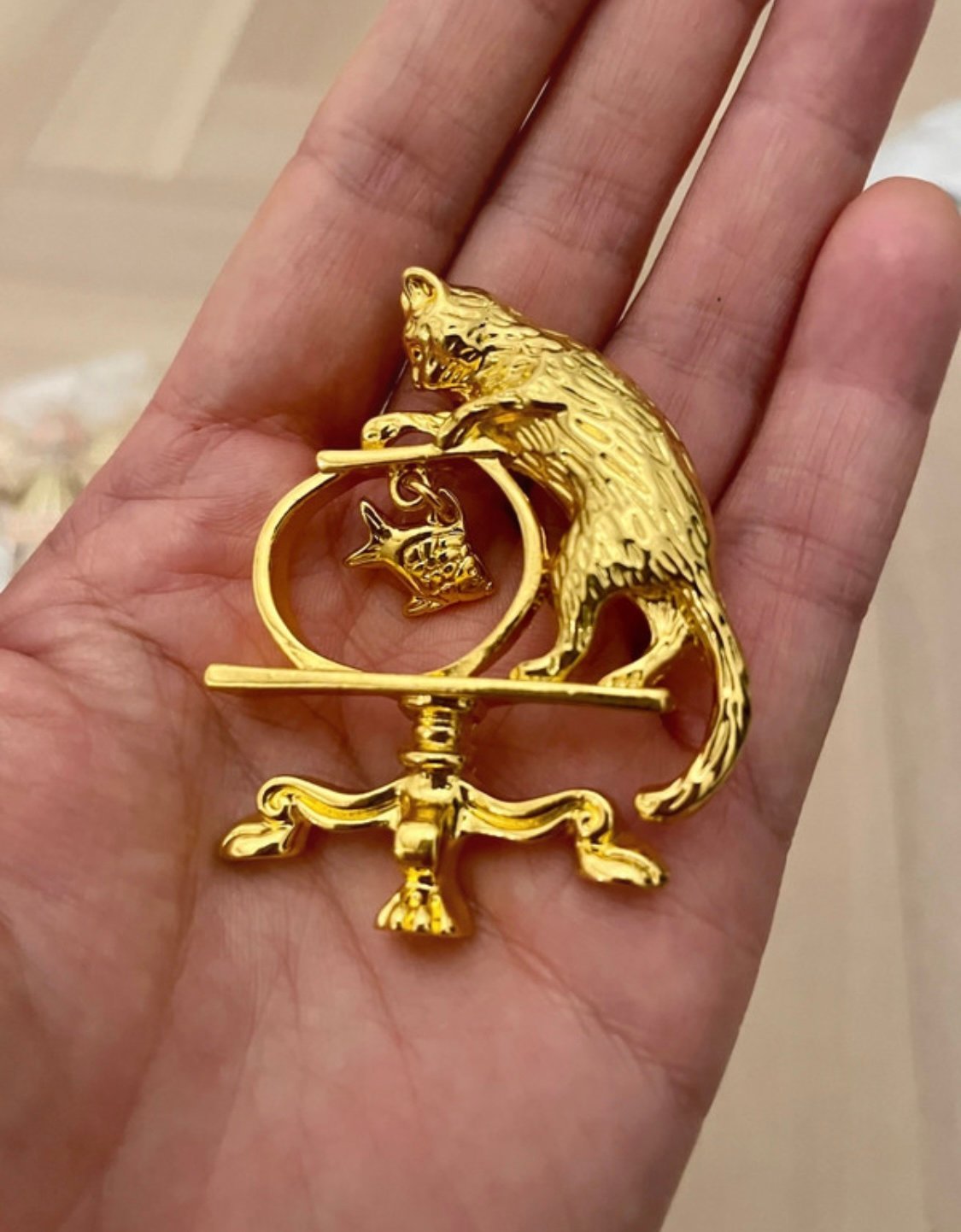 Söt brosch helt ny | Köp på Tradera (697611493)