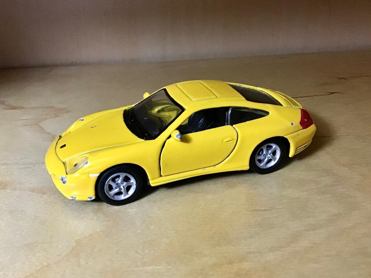 Leksaksbil Gul Porsche 911 Carrera 4S i Metall .. | Köp på Tradera ...