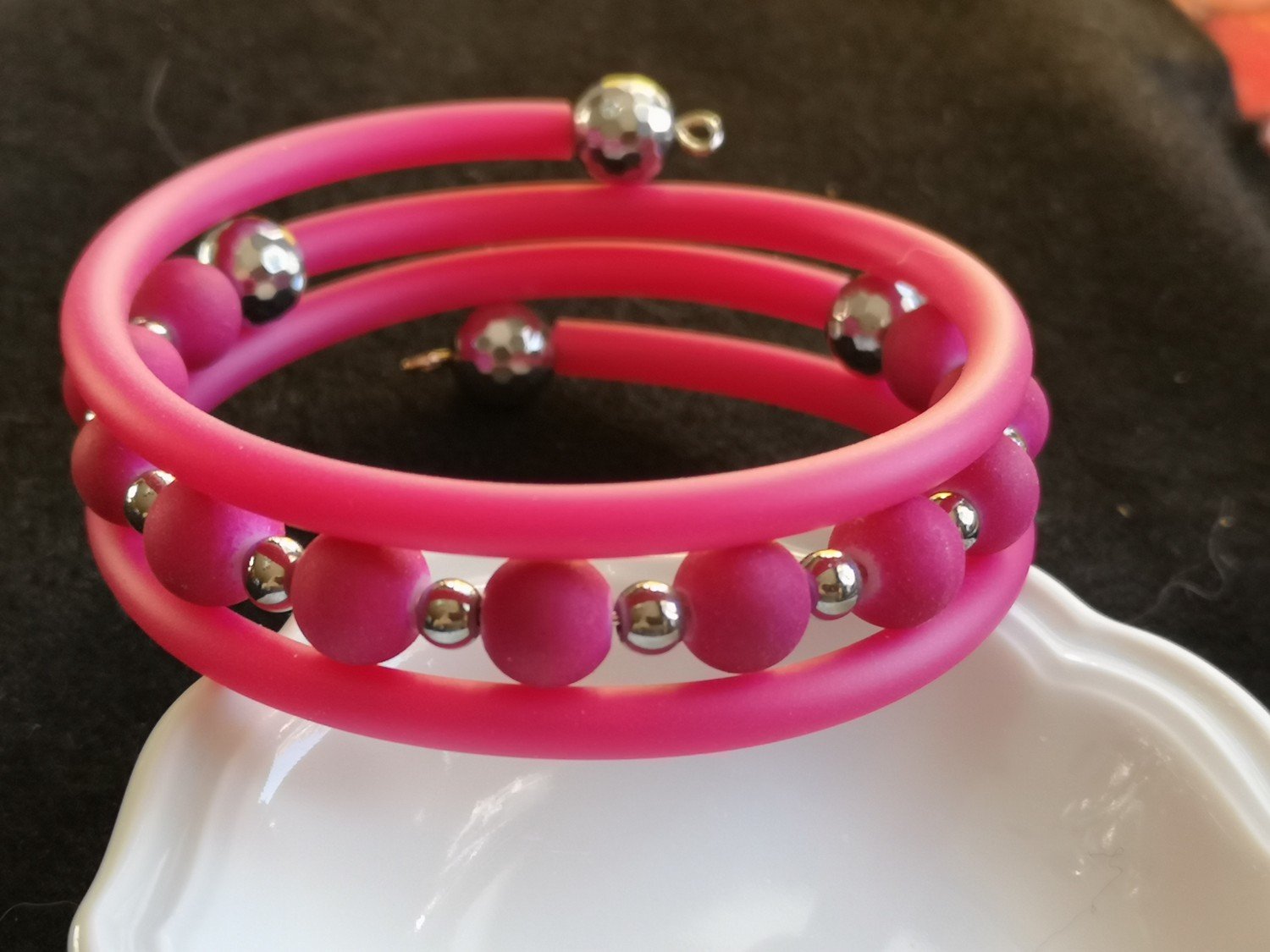 Ett fint memory wire armband i tre varv. Enkelt.. | Köp på Tradera ...