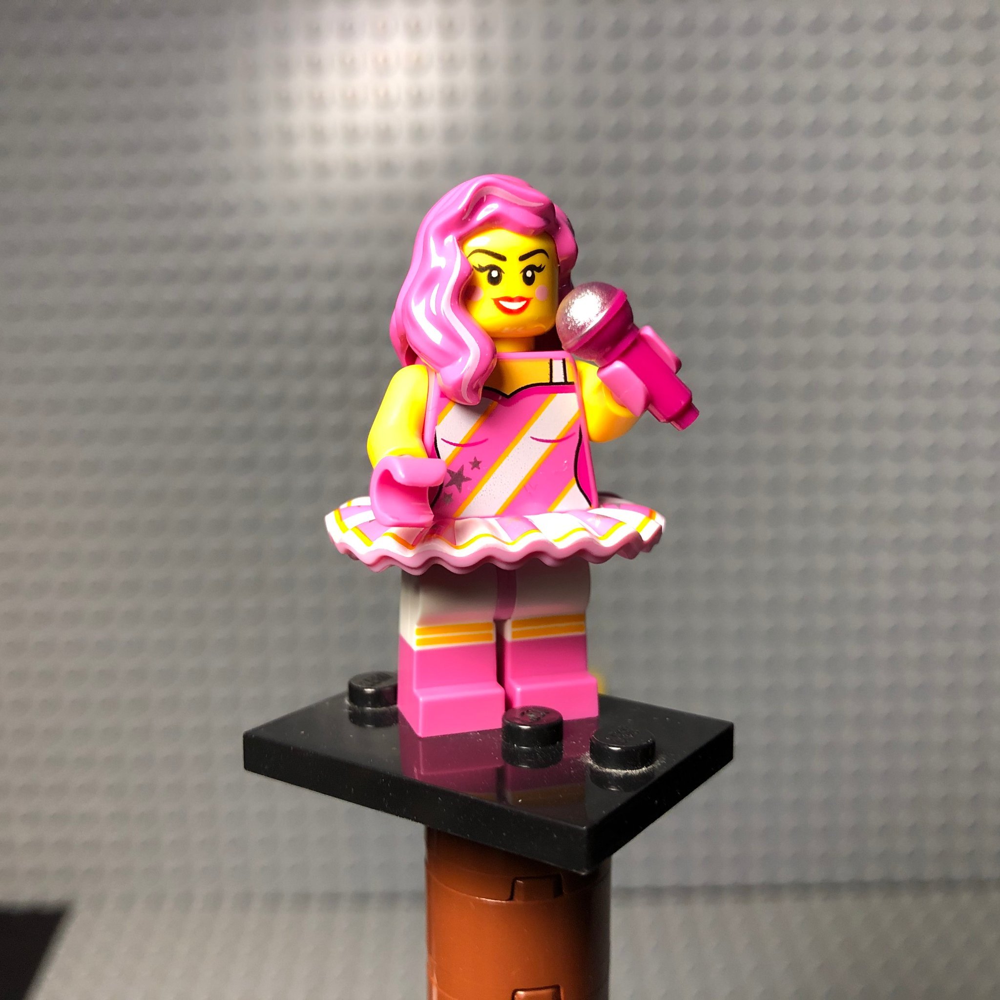 LEGO MINIFIGUR CMF SINGER (409681156) ᐈ Köp på Tradera
