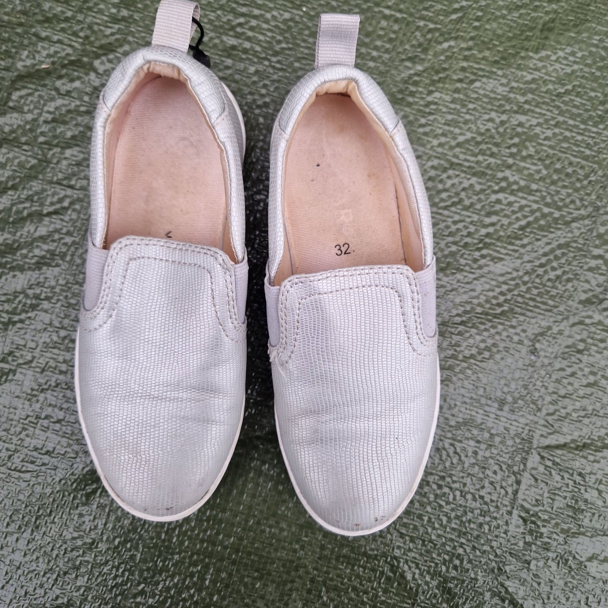 Linear slip-on skor, silver, storlek 32 | Köp på Tradera (713357003)