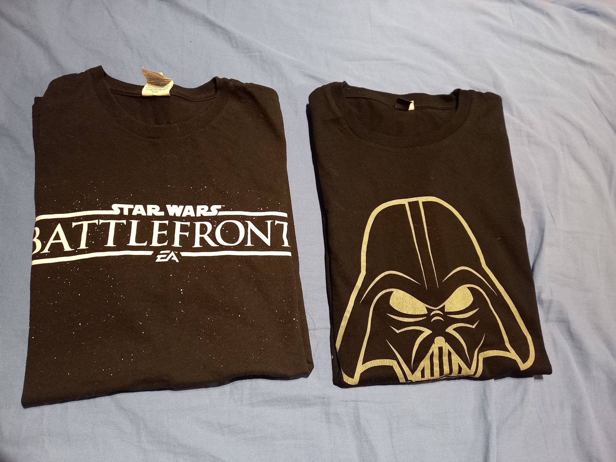 Två Star Wars t-shirts | Köp på Tradera (708676373)